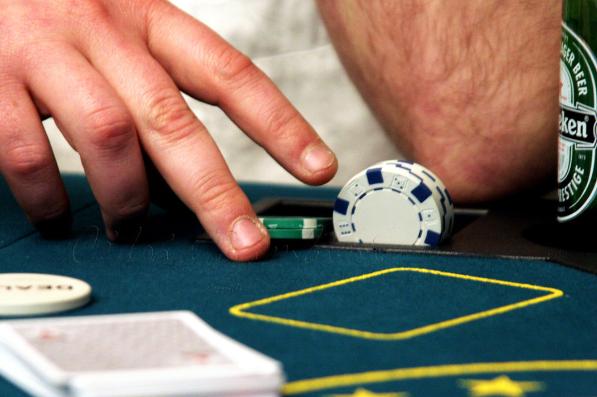 How to Play Poker: Rules, Hands & Winning Strategies - Play Party Game