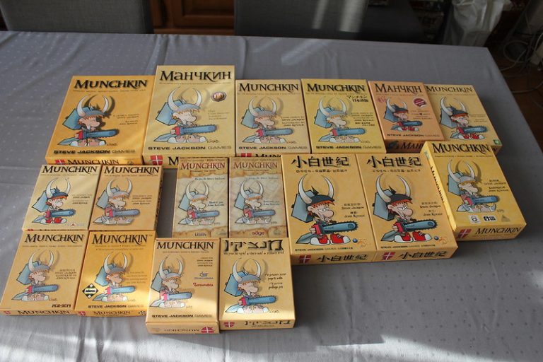 Munchkin Rules Made Easy: A Beginner's Guide to Dungeon Mayhem - Play ...