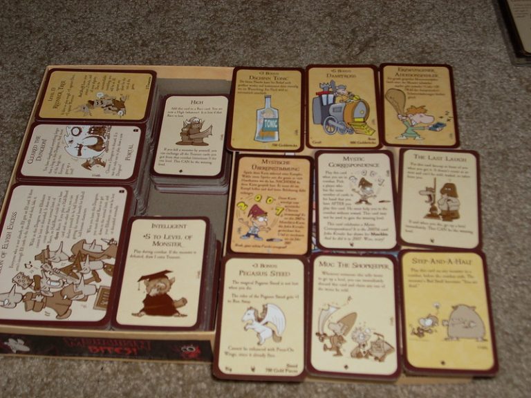 Munchkin Rules Made Easy: A Beginner's Guide to Dungeon Mayhem - Play ...