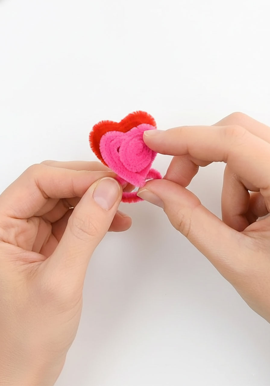 DIY Valentine Heart Rings from Pipe Cleaners - 5 Min Party Craft