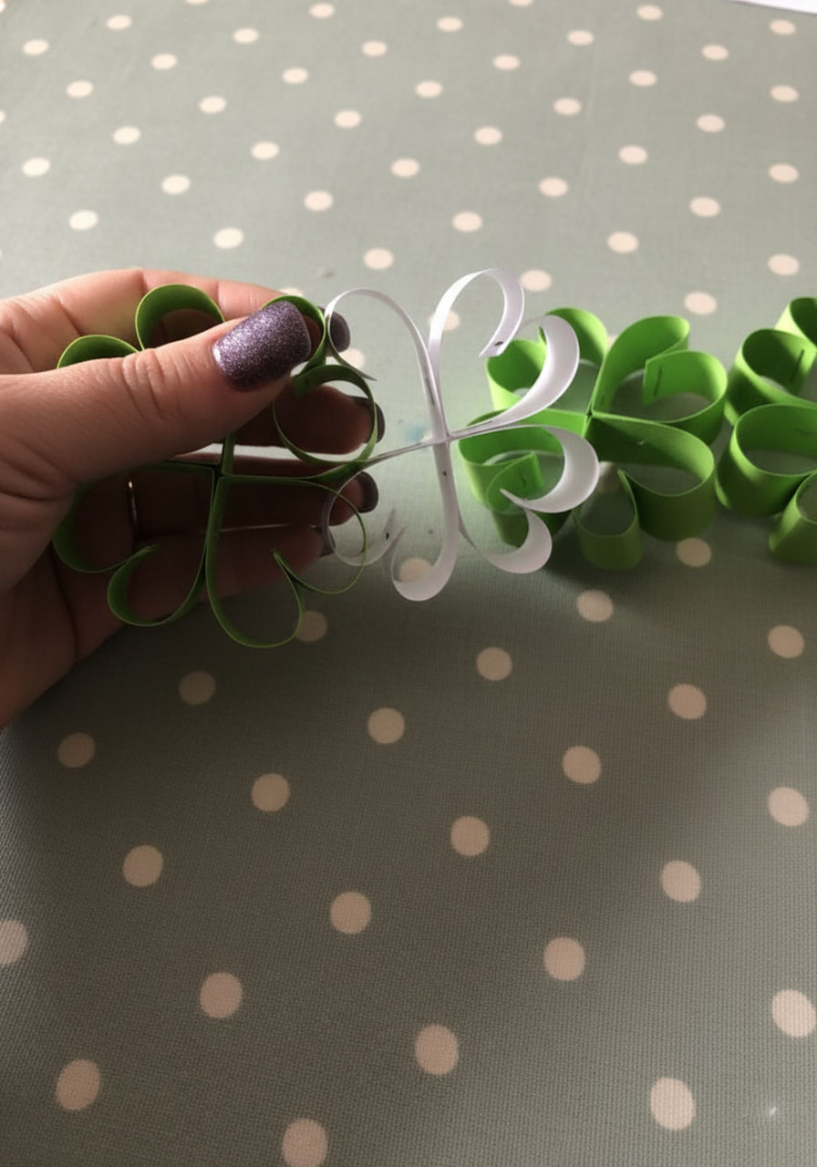 How to Make a Shamrock Paper Chain (Easy St. Patrick's Day Craft!)